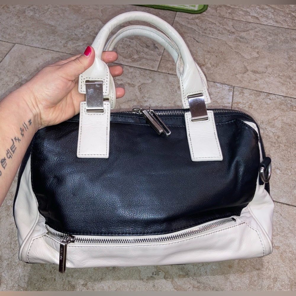 Black & White Walter By Walter Baker Handbag. - Gem